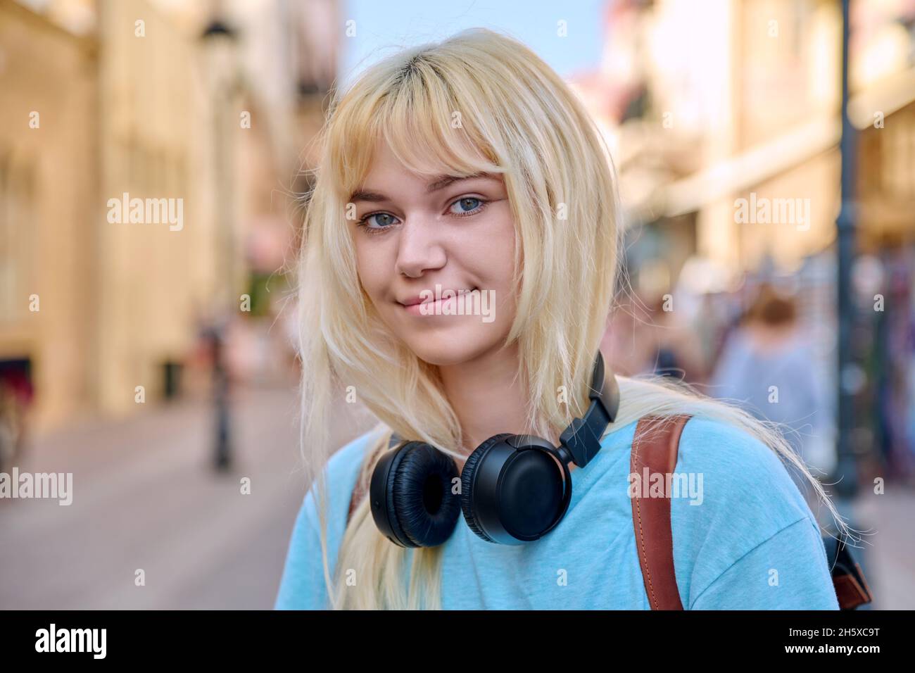 Jolie fille 16 ans blonde Banque de photographies et d’images à haute ...