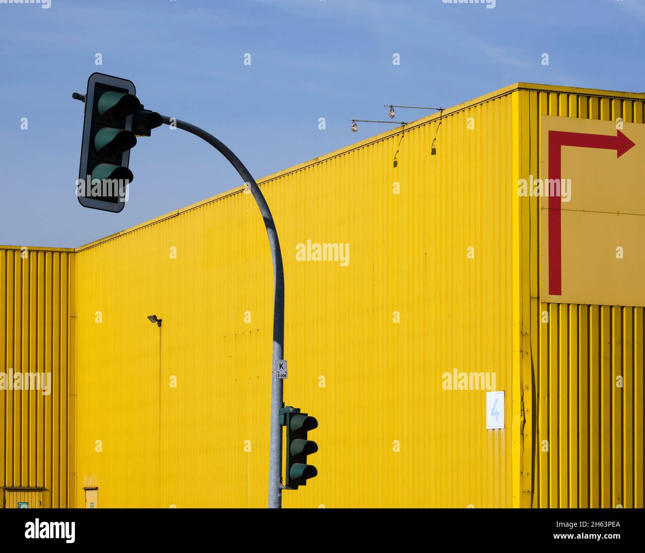 Couleurs de la maison rouge et jaune Banque de photographies et d ...
