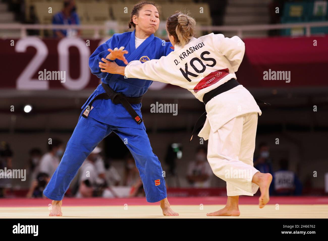 24 JUILLET 2021 - TOKYO, JAPON: La Distria KRASNIQI du Kosovo (blanc ...