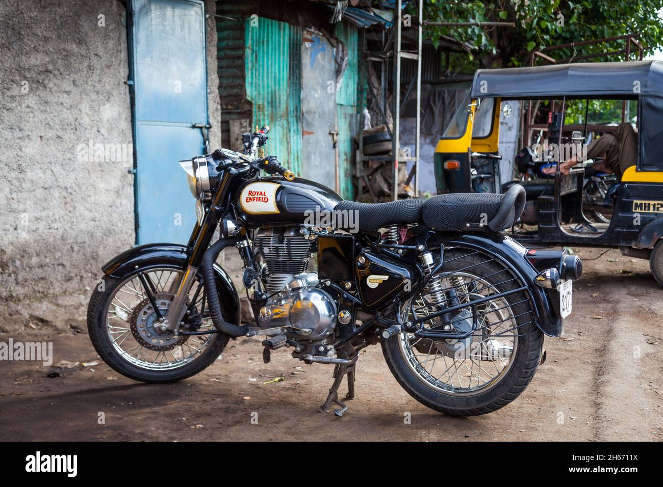 Royal enfield classique 350 Banque de photographies et d’images à haute ...