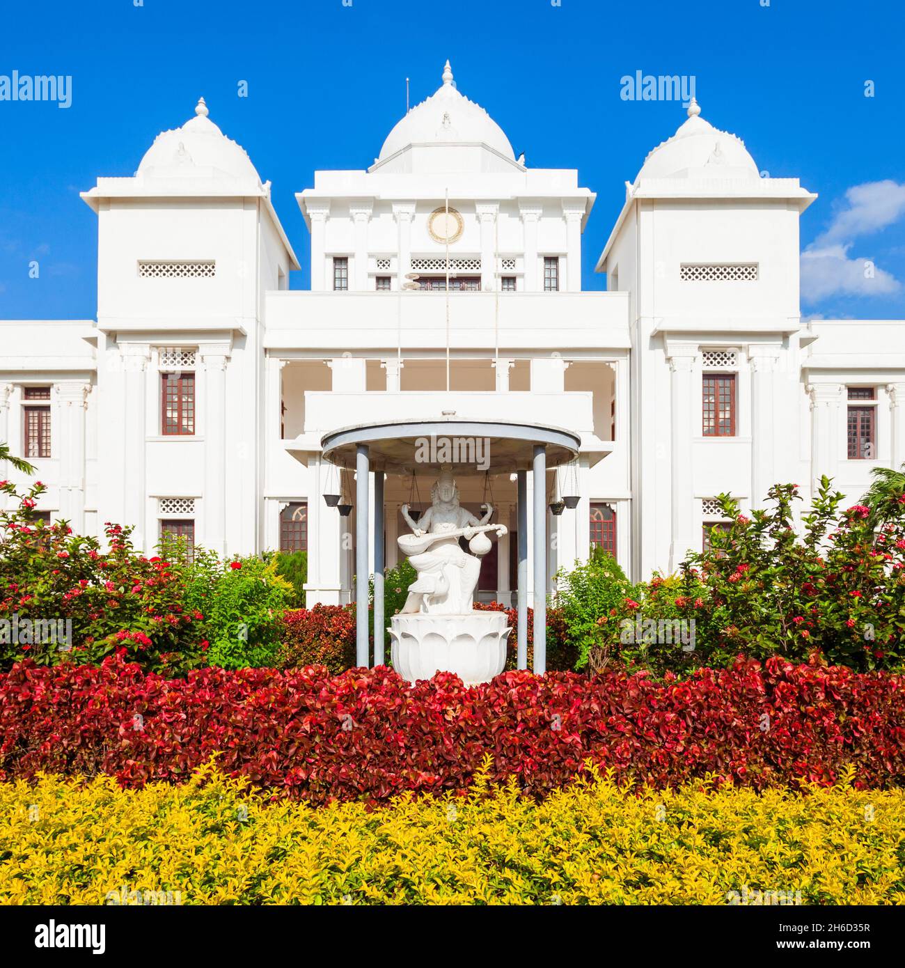 La Bibliothèque publique de Jaffna est situé dans la région de Jaffna ...