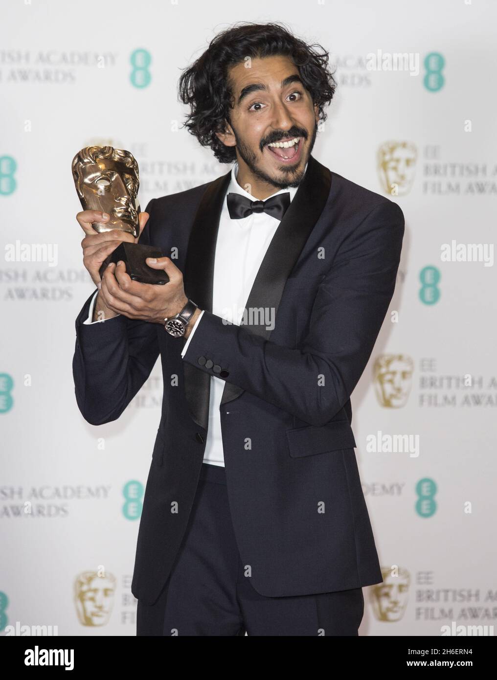 DEV PATEL remporte LE PRIX DU MEILLEUR ACTEUR À L'EE British Academy of film au Royal Albert ...