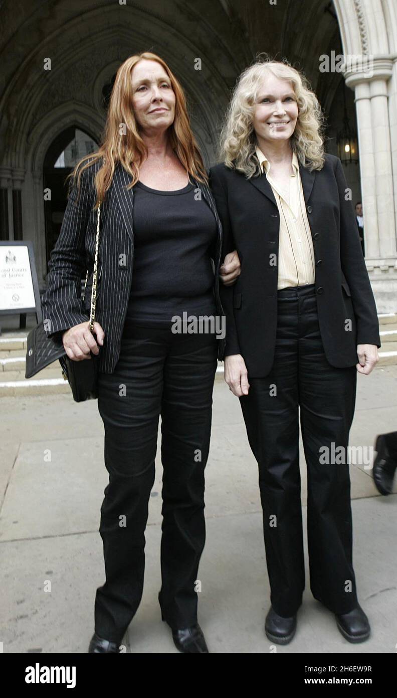 L'actrice Mia Farrow et Deborah Tate (sœur de Sharon) ont quitté la ...