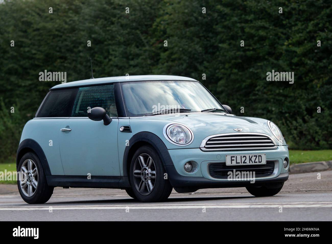 Mini classic blue car Banque de photographies et d’images à haute ...