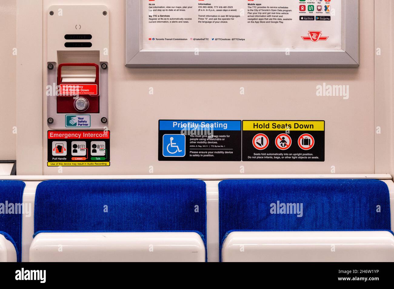 Priority seating Banque de photographies et d’images à haute résolution - Alamy