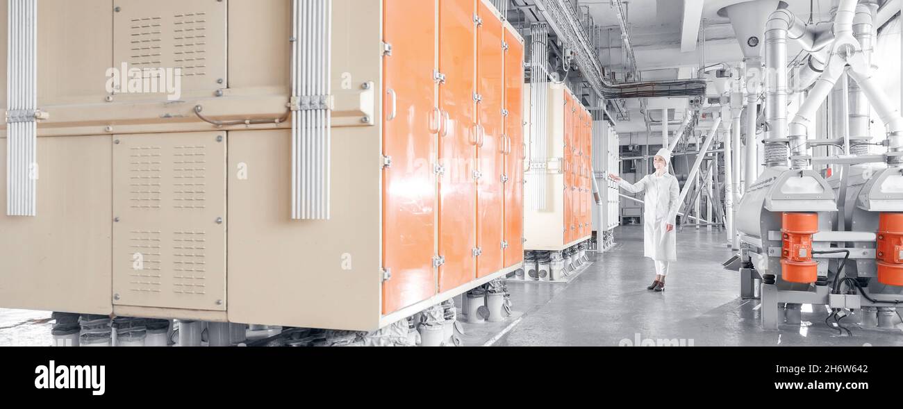 L'opérateur vérifie le fonctionnement de la machine vibrante pour le ...