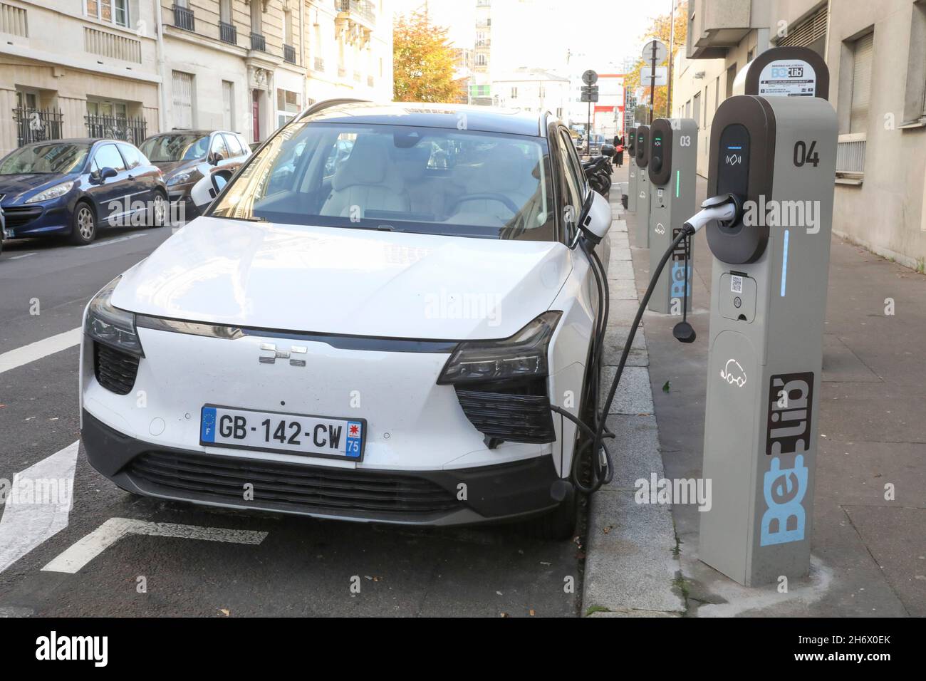 Bornes de recharge belib Banque de photographies et d’images à haute ...