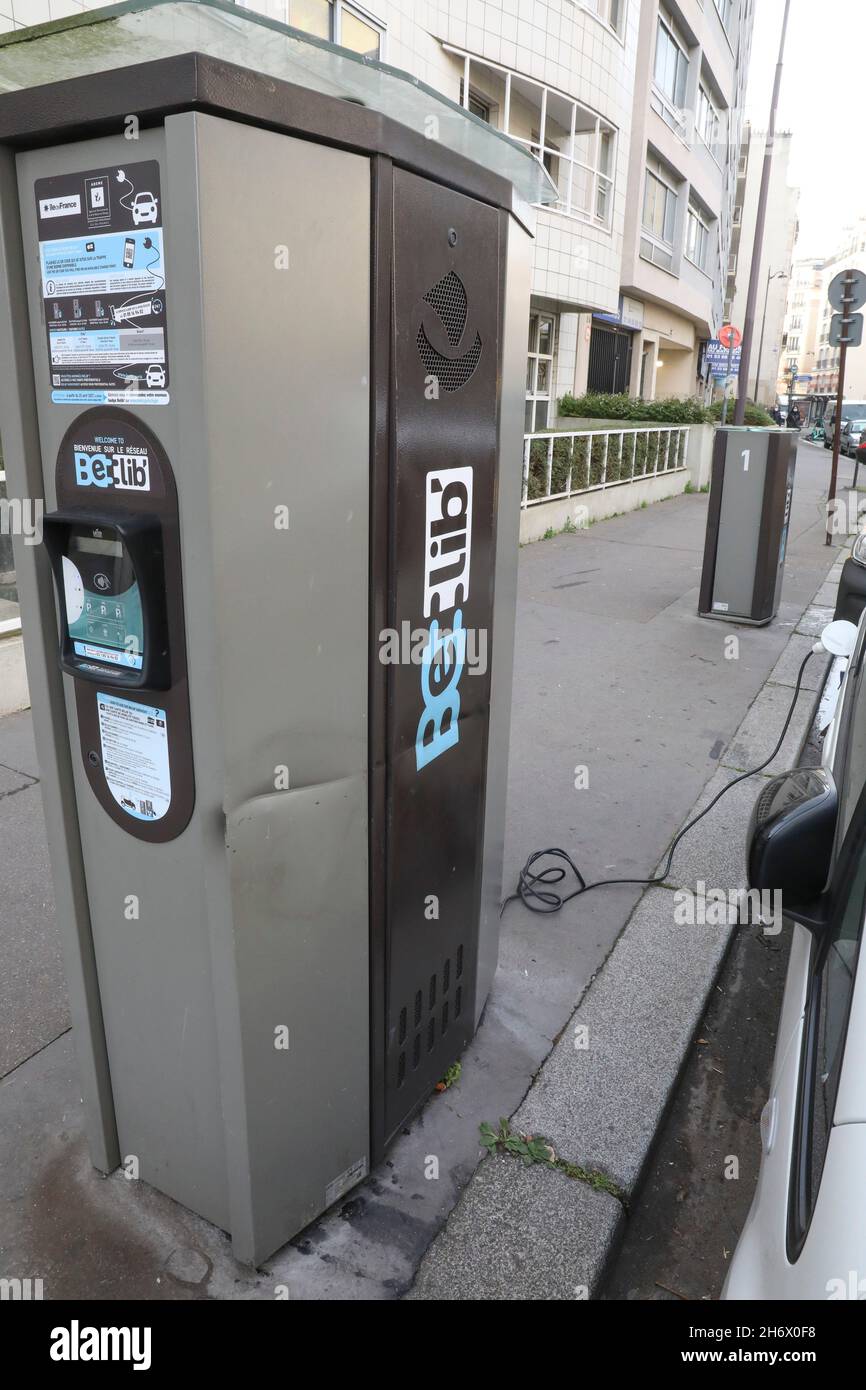 Borne de recharge belib Banque de photographies et d’images à haute ...