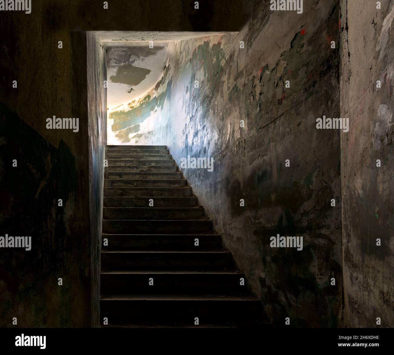 Inside bunker stairs Banque de photographies et d’images à haute ...