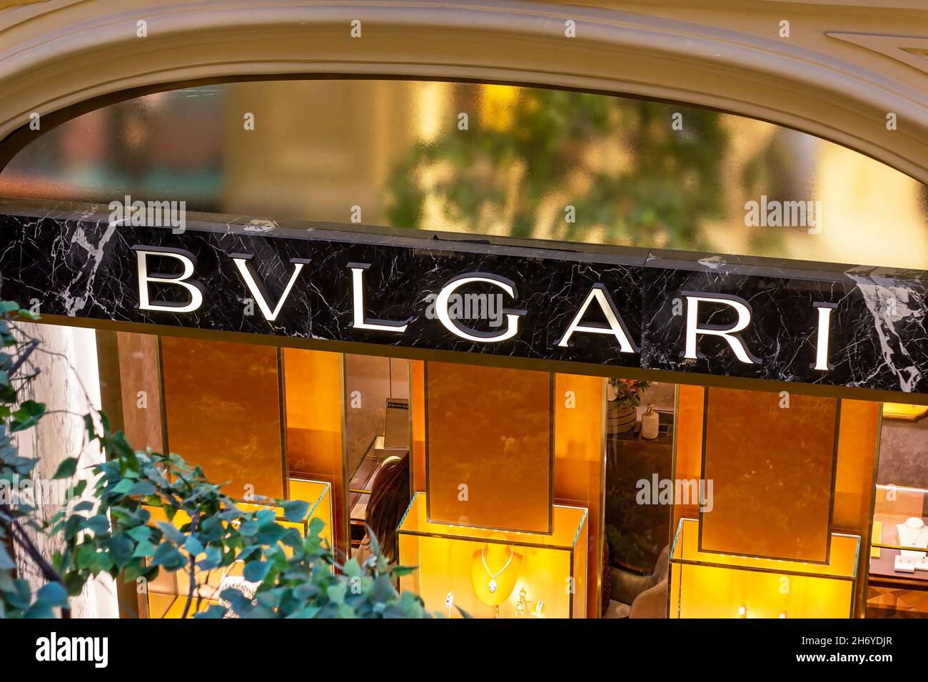 Bulgari shop front logo sign Banque de photographies et d’images à ...
