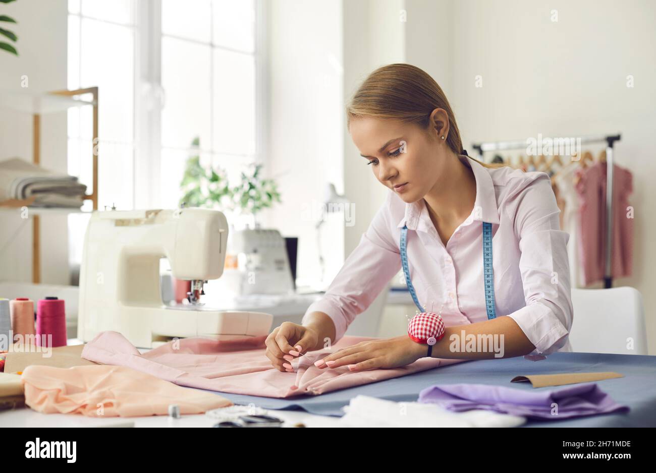 Atelier de couture Banque de photographies et d’images à haute ...