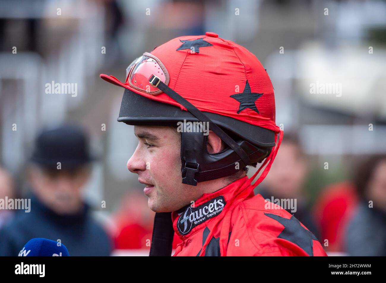 Ascot, Berkshire, Royaume-Uni.19 novembre 2021.Jockey Charlie Deutsch ...