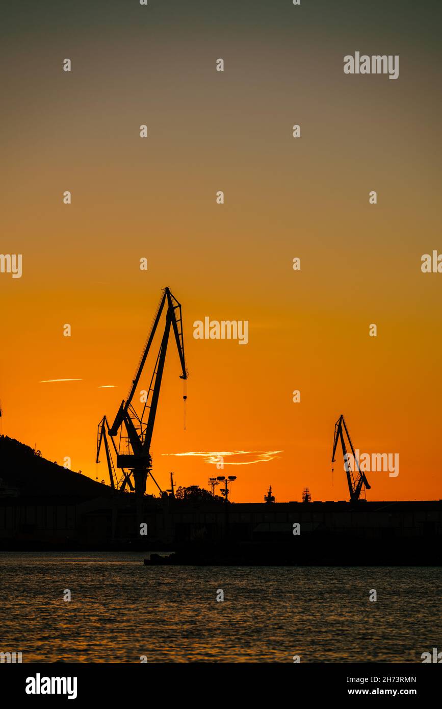 Grues de chantier naval Banque de photographies et d’images à haute ...