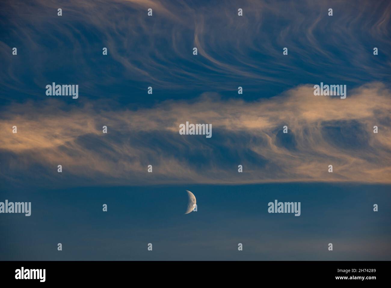 Une demi lune Banque de photographies et d’images à haute résolution ...