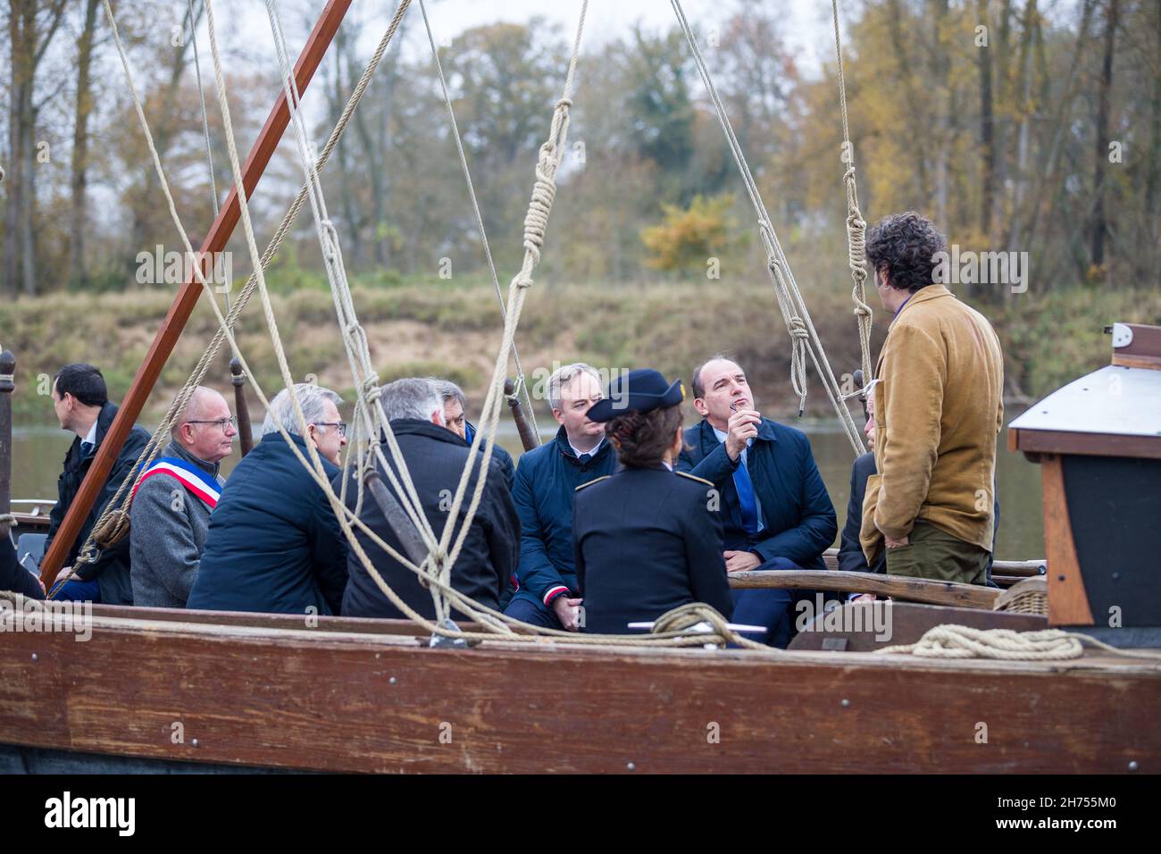 Le Premier ministre français Jean Castex à bord du bateau-école de la ...