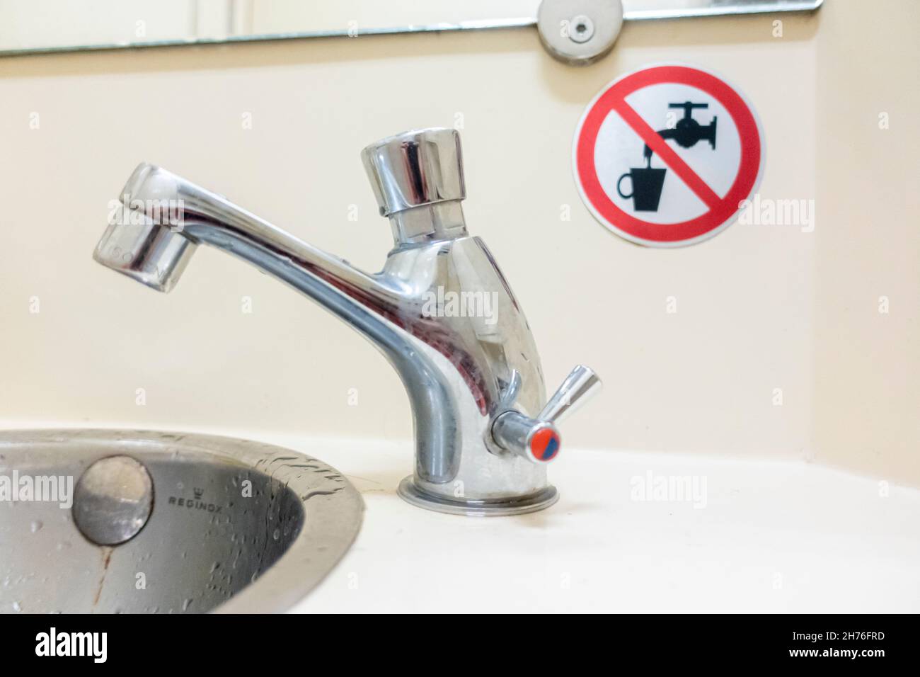 Panneaux d'interdiction wc Banque de photographies et d’images à haute ...