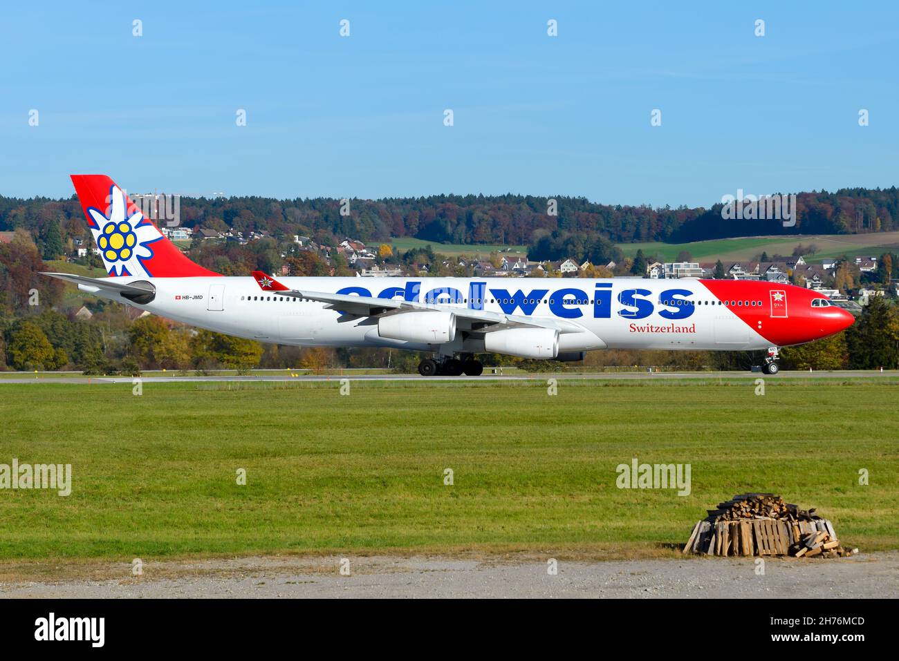 Avion edelweiss air airbus a340 300 Banque de photographies et d’images ...