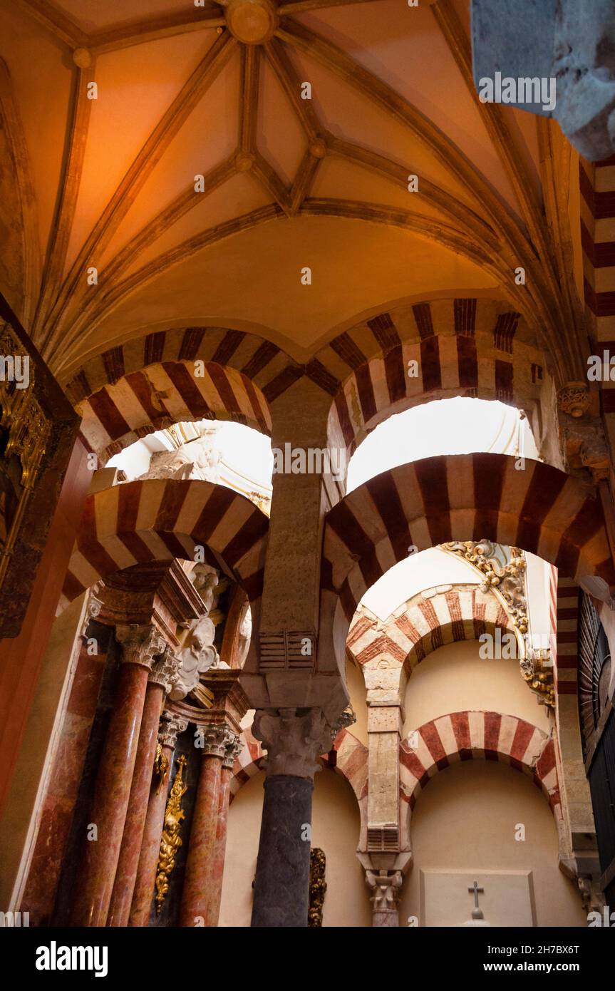 L'ancienne mosquée islamique devenue une église catholique en Espagne ...