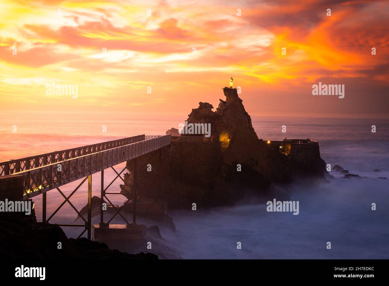 Rocher de la vierge biarritz Banque de photographies et d’images à haute résolution - Alamy
