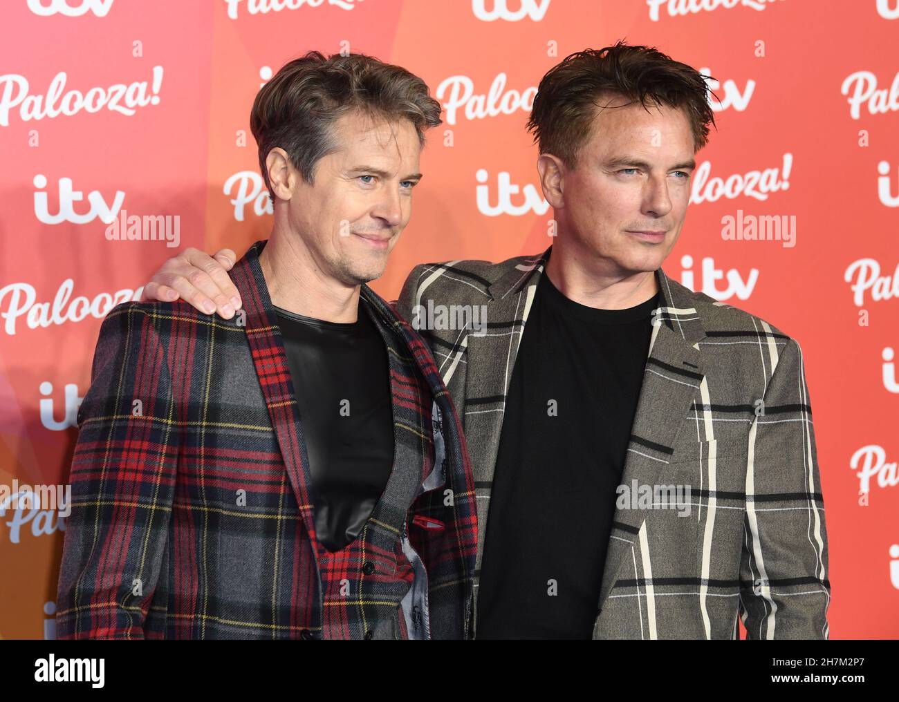 John barrowman husband scott gill Banque de photographies et d’images à ...