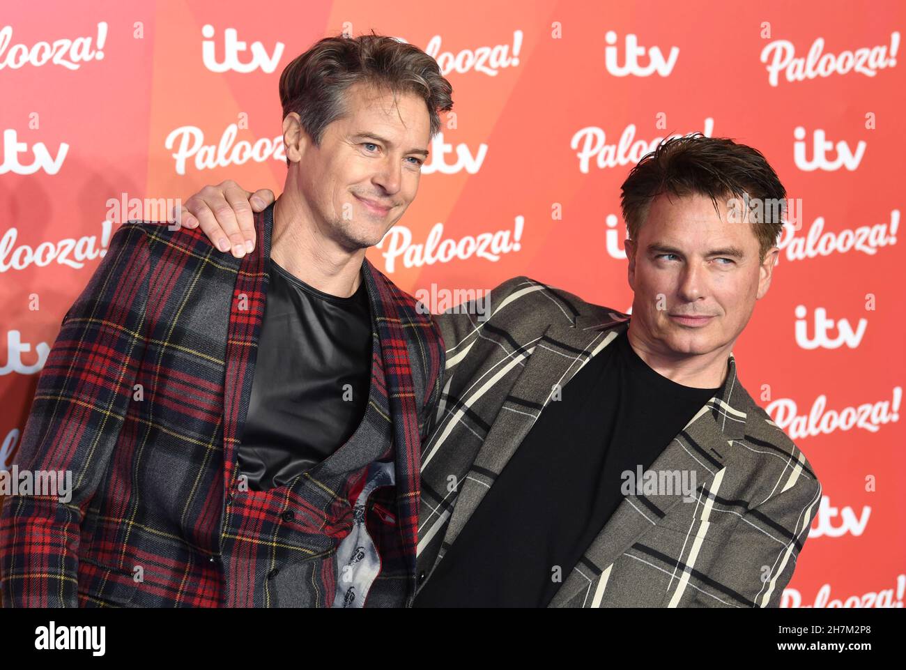 John barrowman husband scott gill Banque de photographies et d’images à ...
