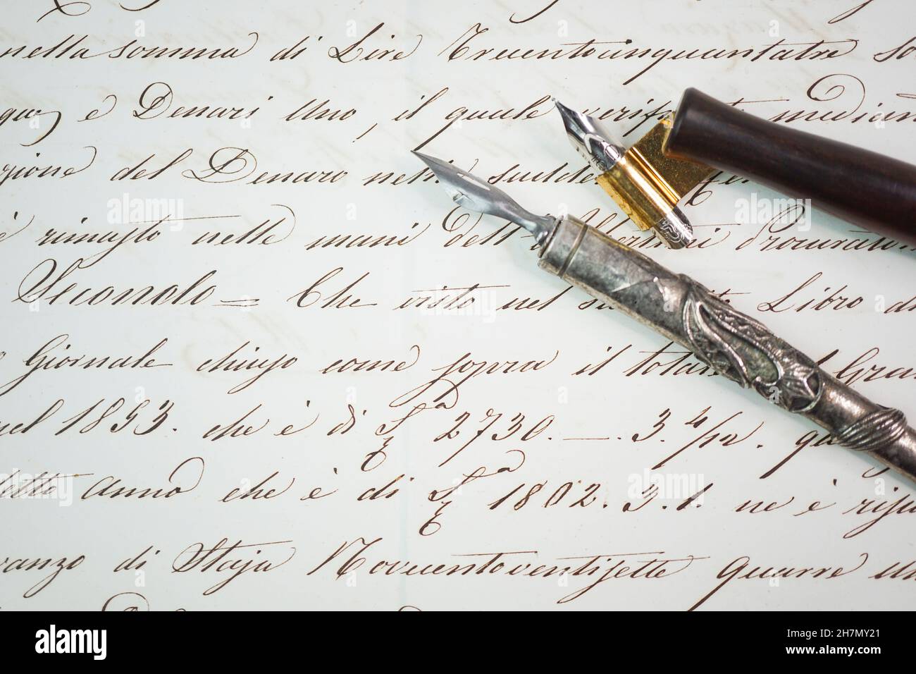 Échantillon d'écriture de mode ancienne avec différentes techniques d ...