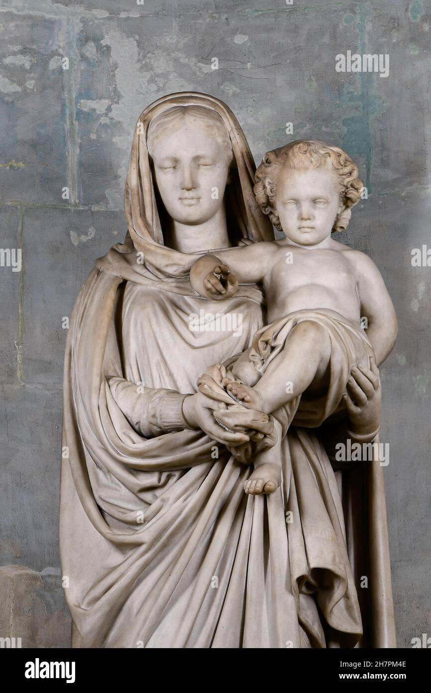 Statue de la Vierge Marie et son enfant Jésus Christ dans l'église ...