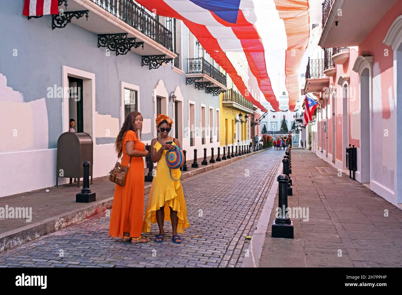 Les femmes portoricaines dans le vieux San Juan / Viejo San Juan ...