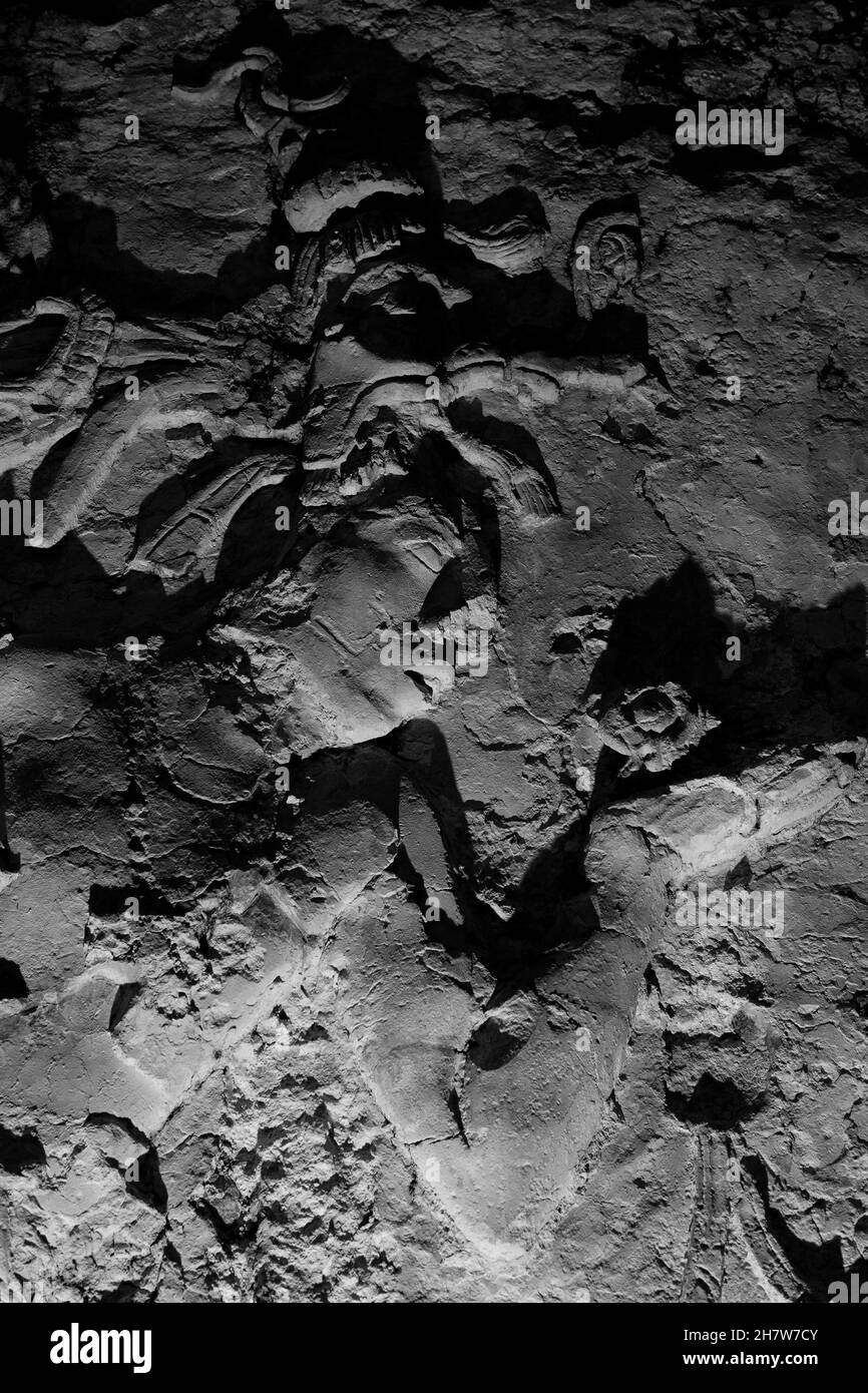 Sculptures et sculptures anciennes du bas maya situées dans le bâtiment ...