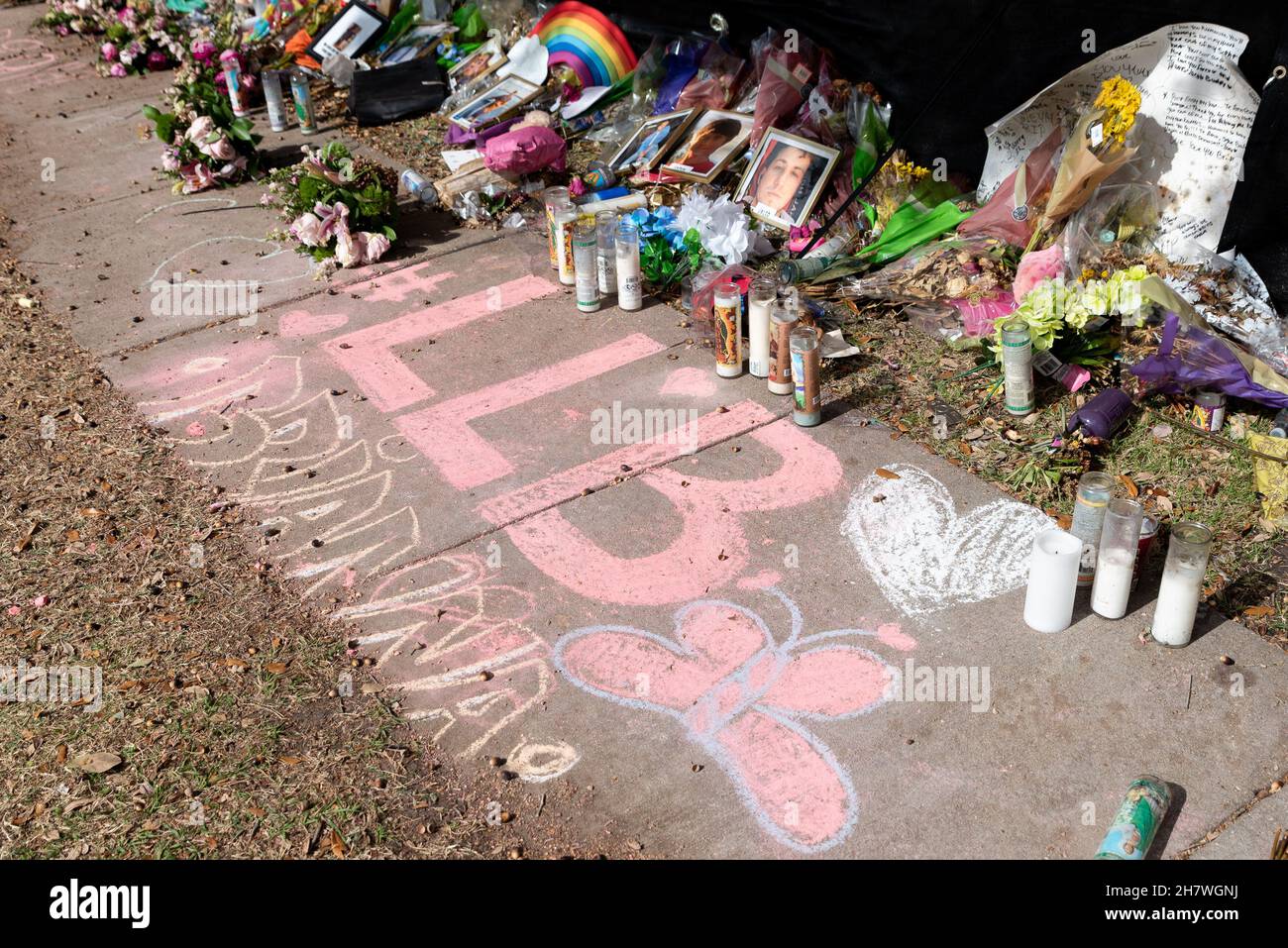 Un mémorial pour les victimes du festival Astroworld est établi à l ...