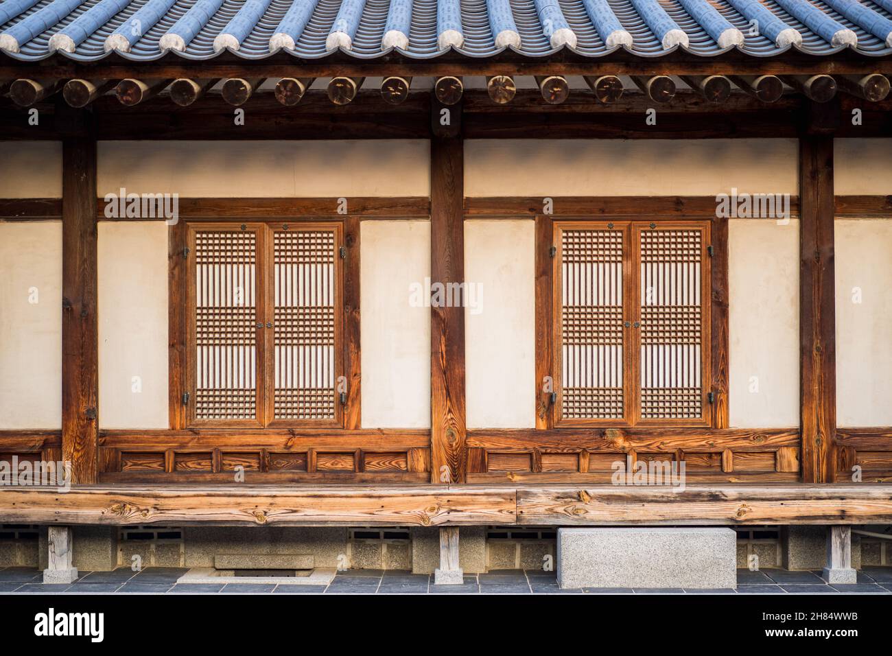 Gros plan d'un bâtiment dans le village de Bukchon Hanok en Corée du ...