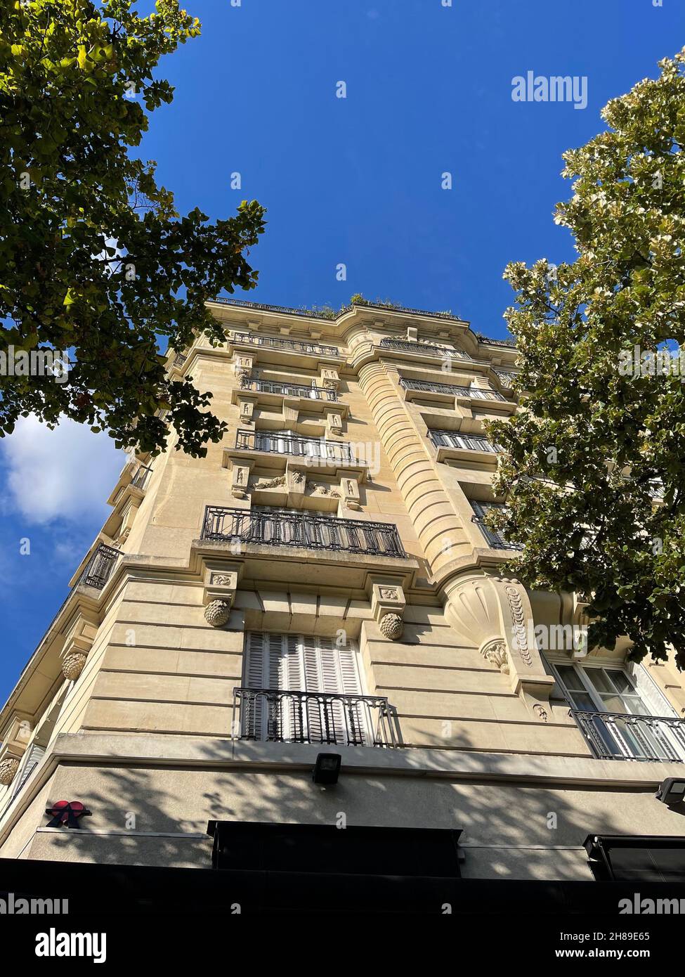 Immeubles haussmanniens paris Banque de photographies et d’images à ...