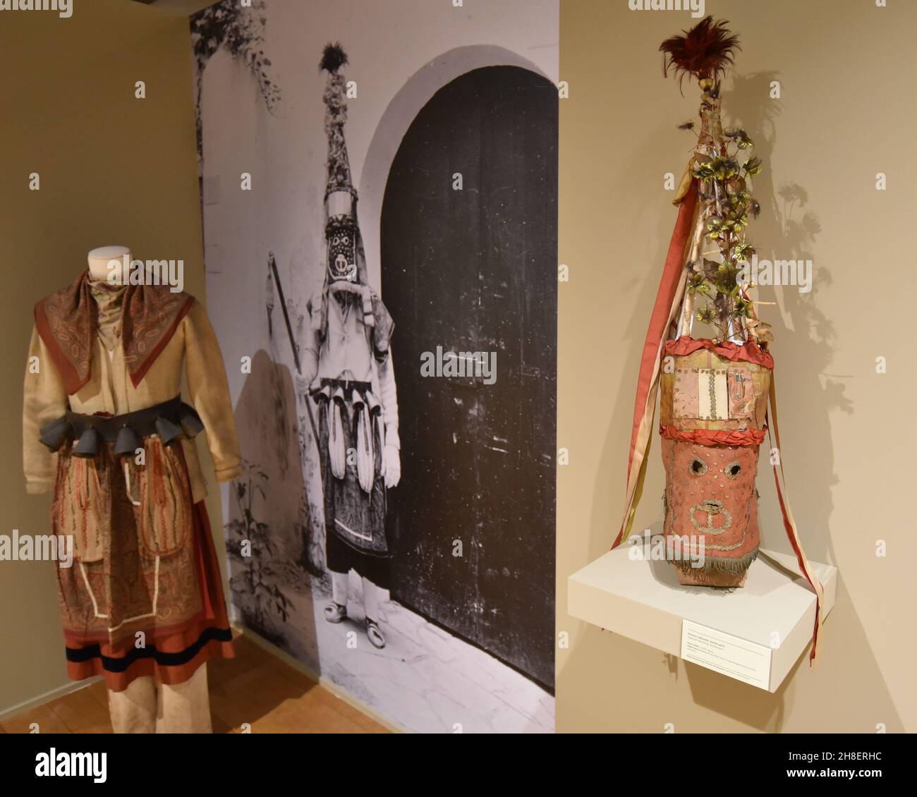 Bayonne, France - 30 octobre 2021 : objets de textiles et de costumes ...