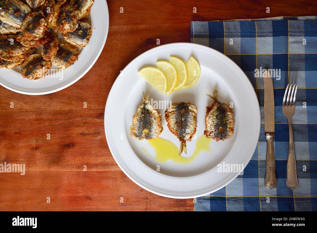 En haut image d'une assiette avec un plat traditionnel de poisson de ...