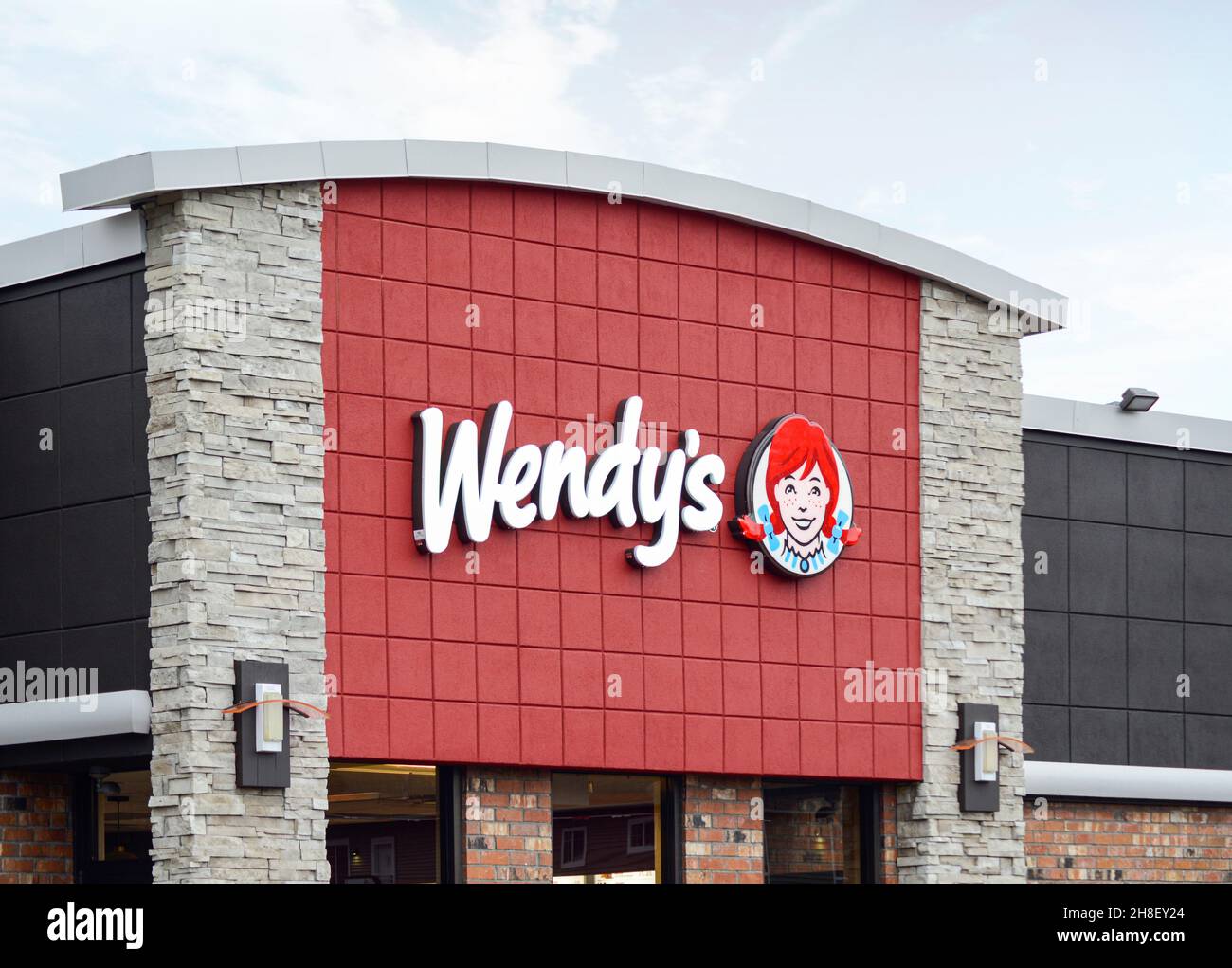 Wendys au volant Banque de photographies et d’images à haute résolution - Alamy