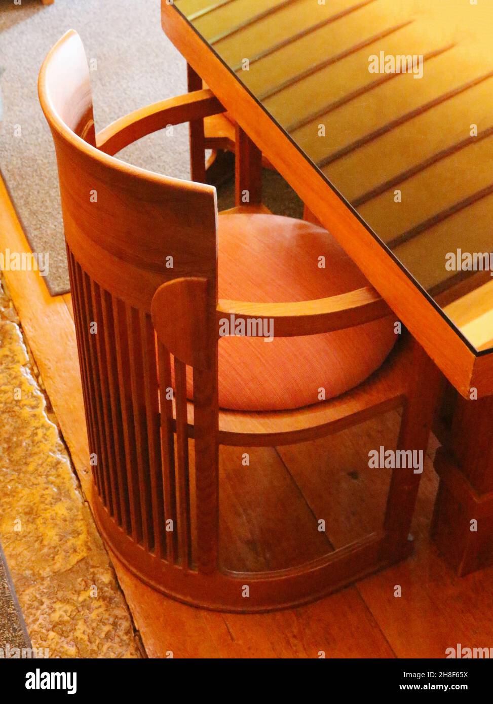 Taliesin intérieur de la maison.Table et chaise ronde.Architecture et ...
