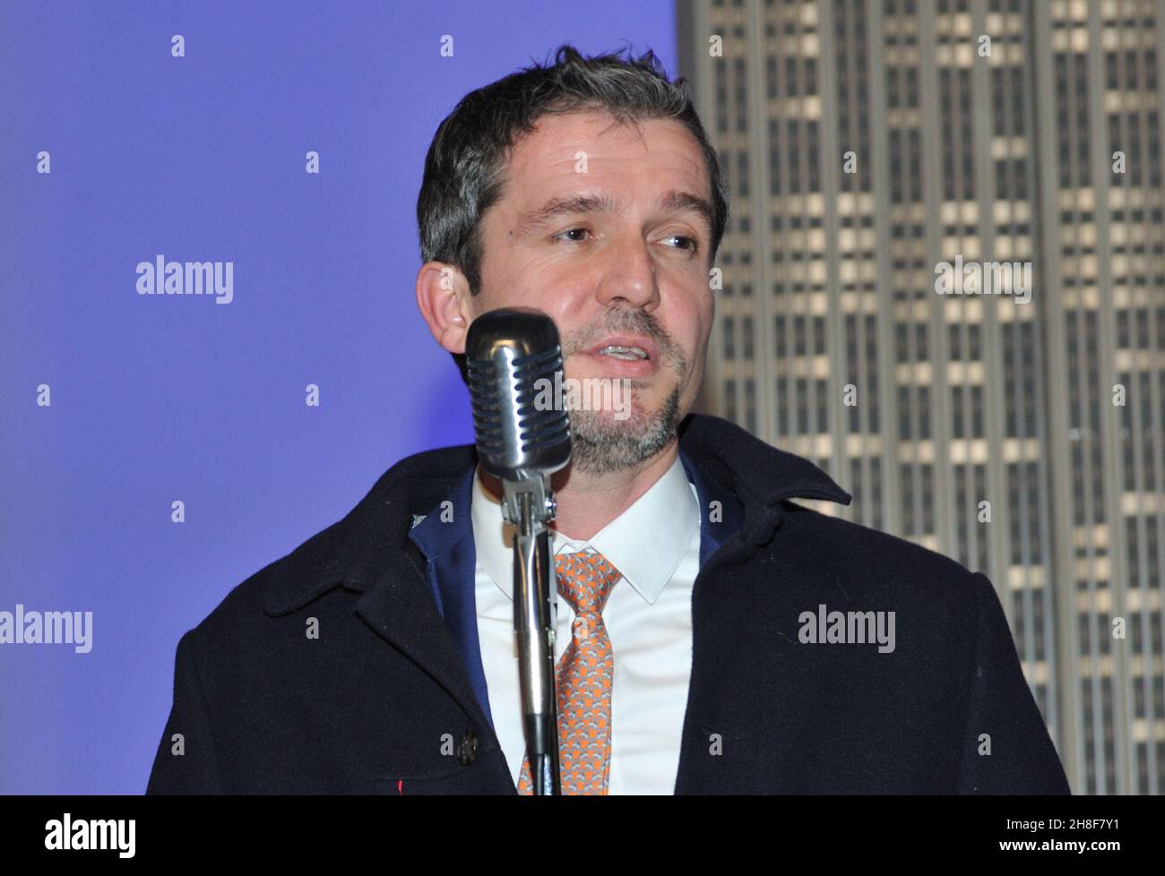 Jérémie Robert, consul général de France à New York, s'exprime lors de ...