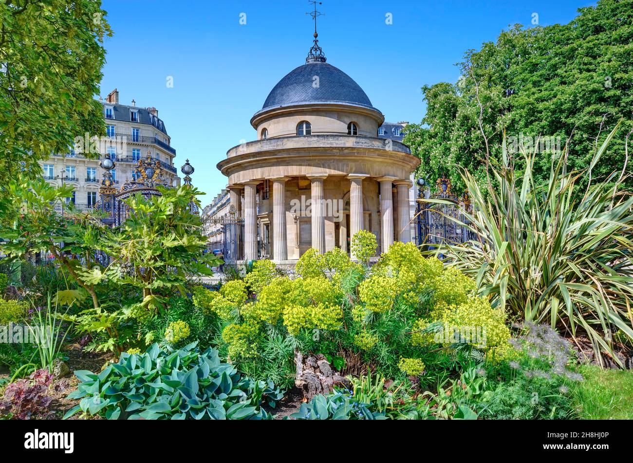 France, Paris, Parc Monceau, rotonde, ancien pavillon de péage du ...