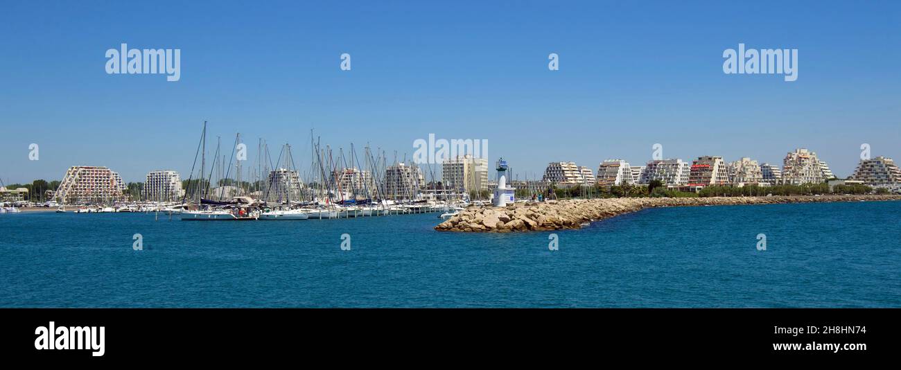 France, Herault, la Grande Motte, la plage de la station balnéaire à l ...