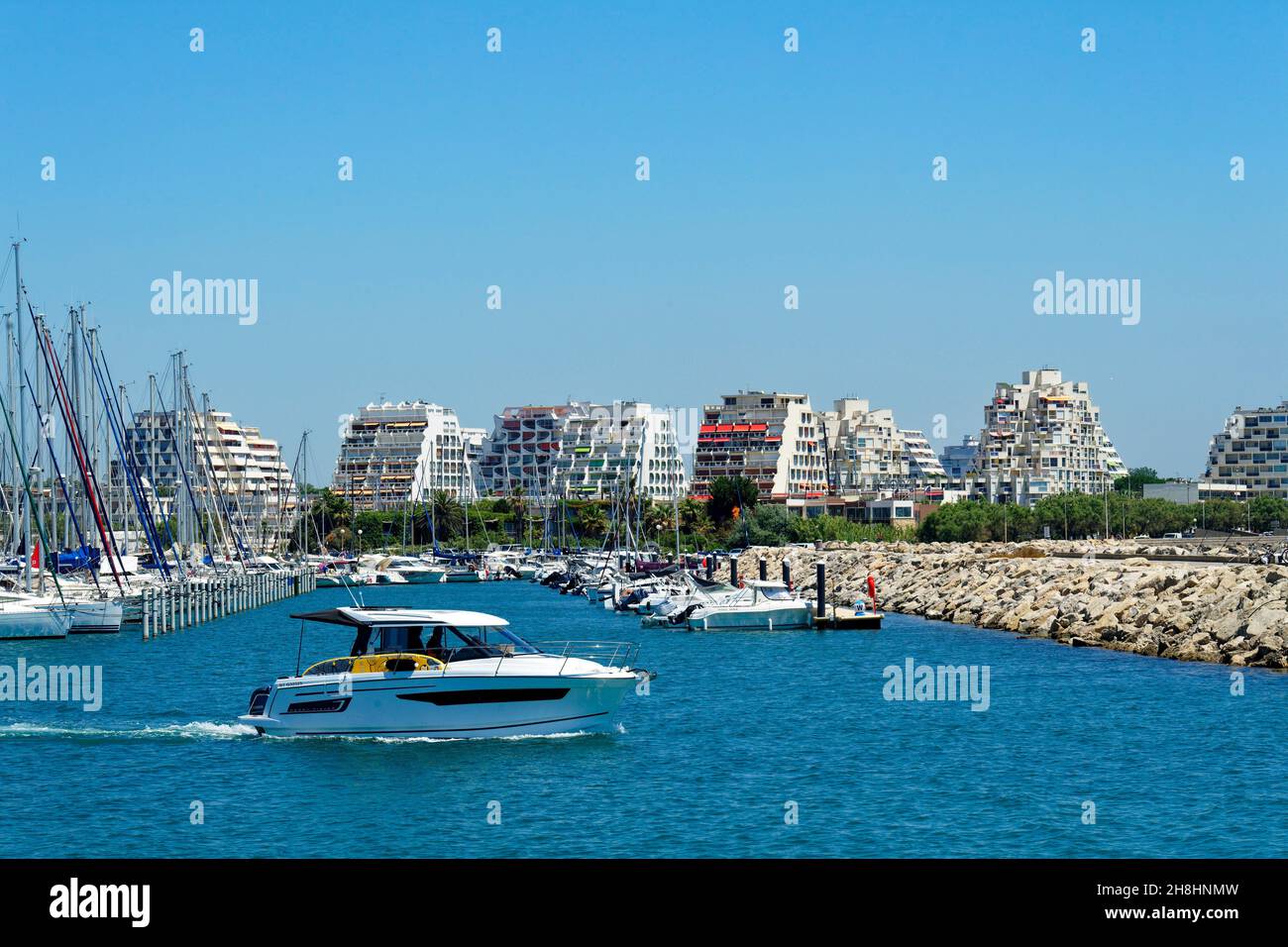 France, Herault, la Grande Motte, la plage de la station balnéaire à l ...