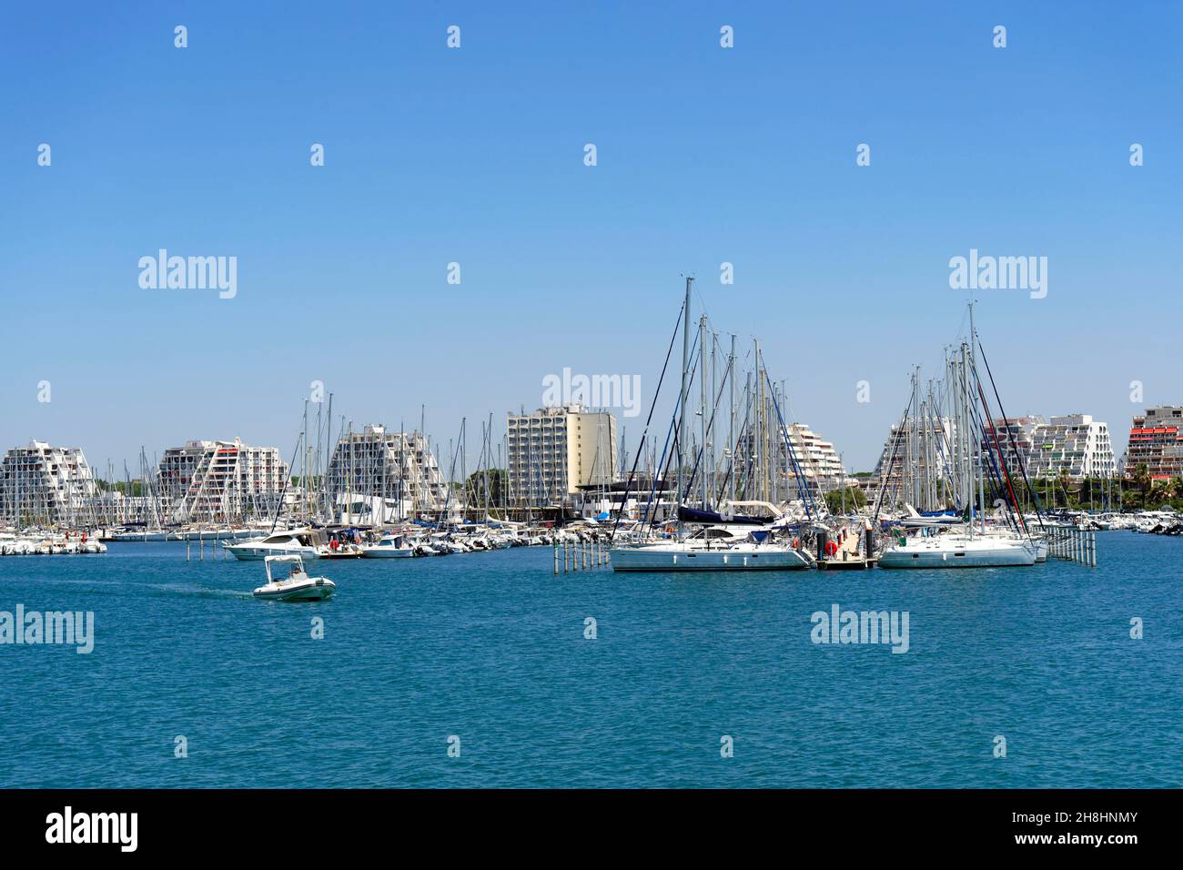 France, Herault, la Grande Motte, la plage de la station balnéaire à l ...
