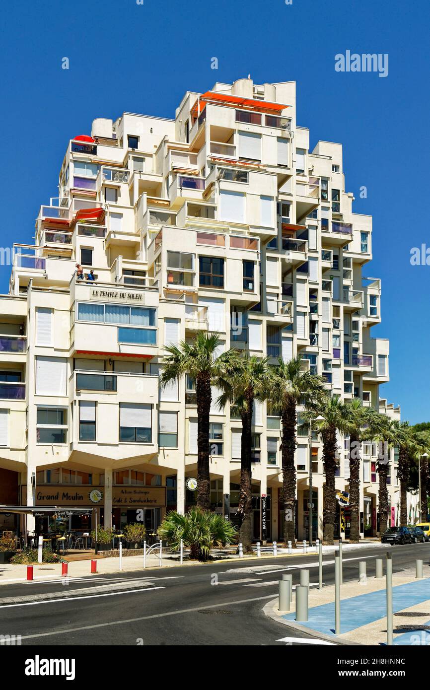 France, Herault, la Grande Motte, la plage de la station balnéaire à l ...