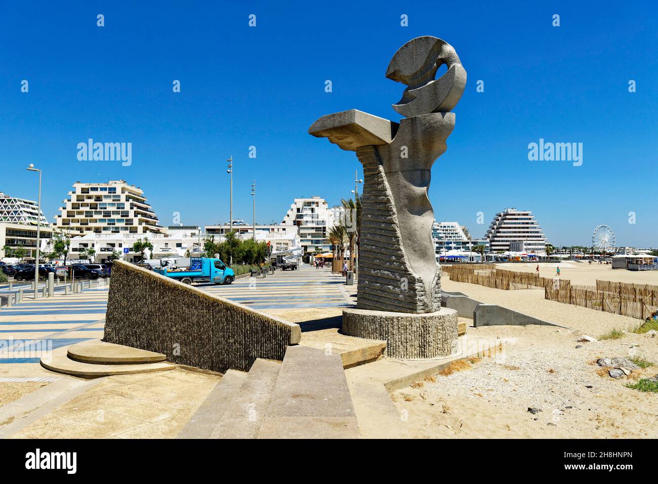 France, Herault, la Grande Motte, la plage de la station balnéaire à l ...