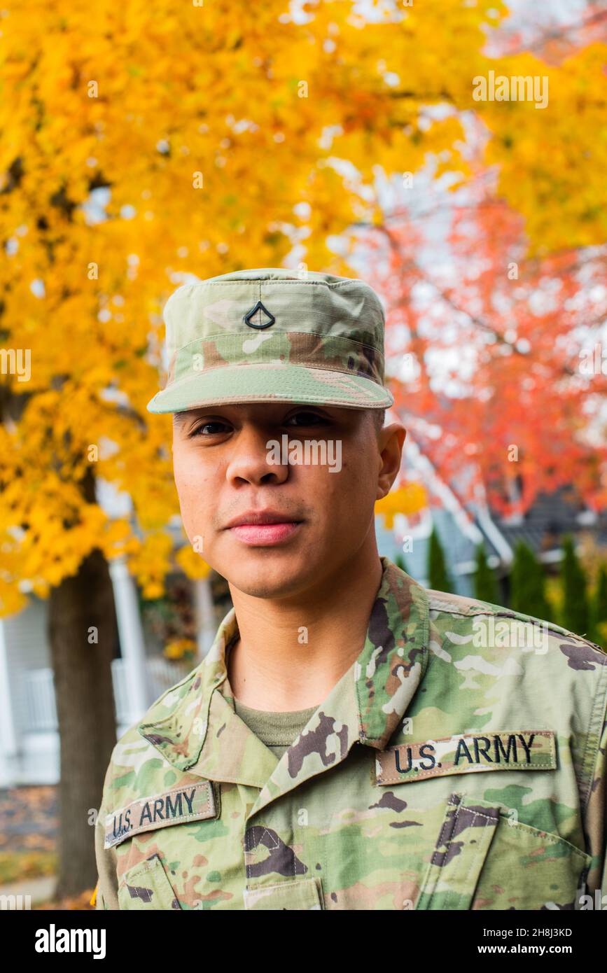 Homme en treillis militaire Banque de photographies et d’images à haute ...