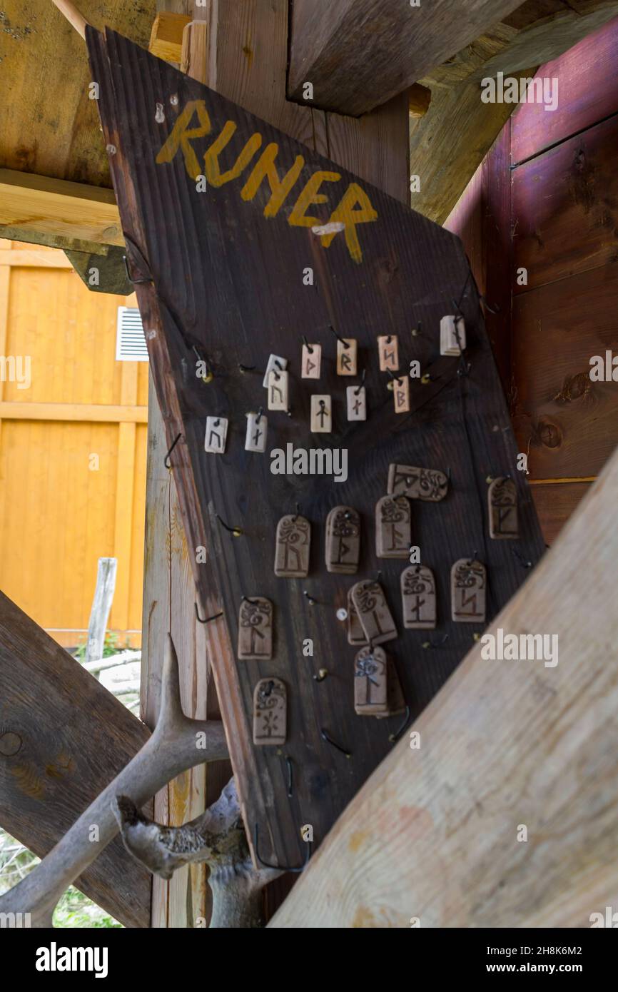 Inscriptions runiques à l'alphabet runique traditionnellement connu ...