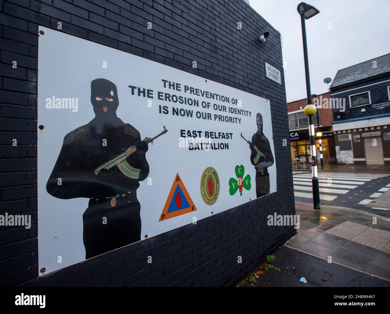 Une bannière en faveur du groupe paramilitaire loyaliste d'Ulster, le ...