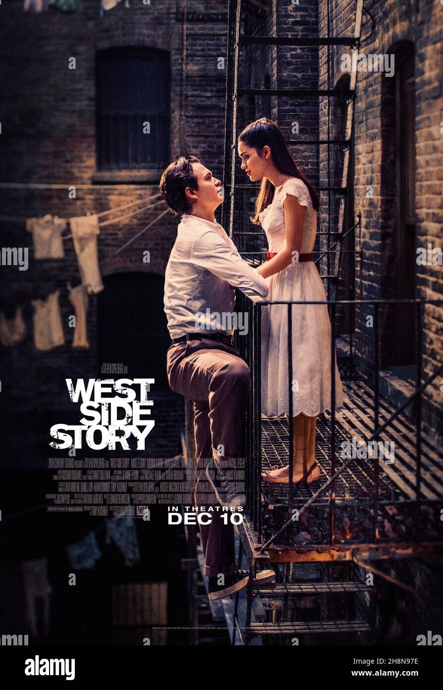 ANSEL ELGORT et RACHEL ZEGLER dans WEST SIDE STORY (2021), réalisé par STEVEN SPIELBERG.Crédit ...