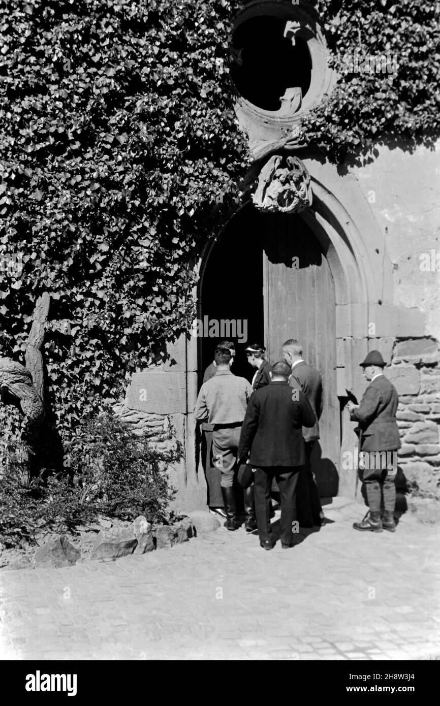Schauspieler und Belegschaft am set für Liselotte von der Pfalz, Regie ...