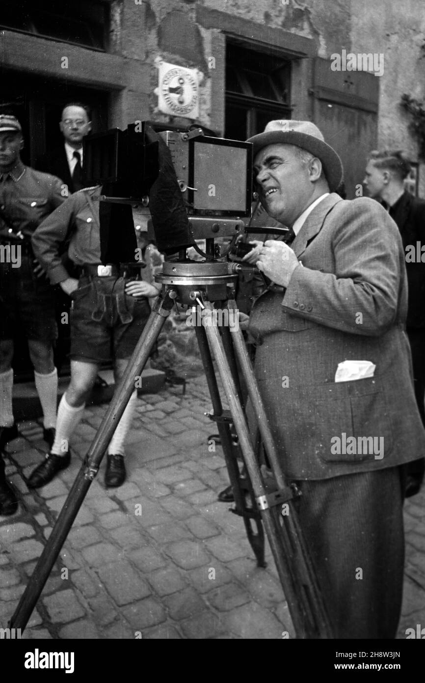 Carl Froelich hinter der Kamera am set zu Liselotte von der Pfalz ...