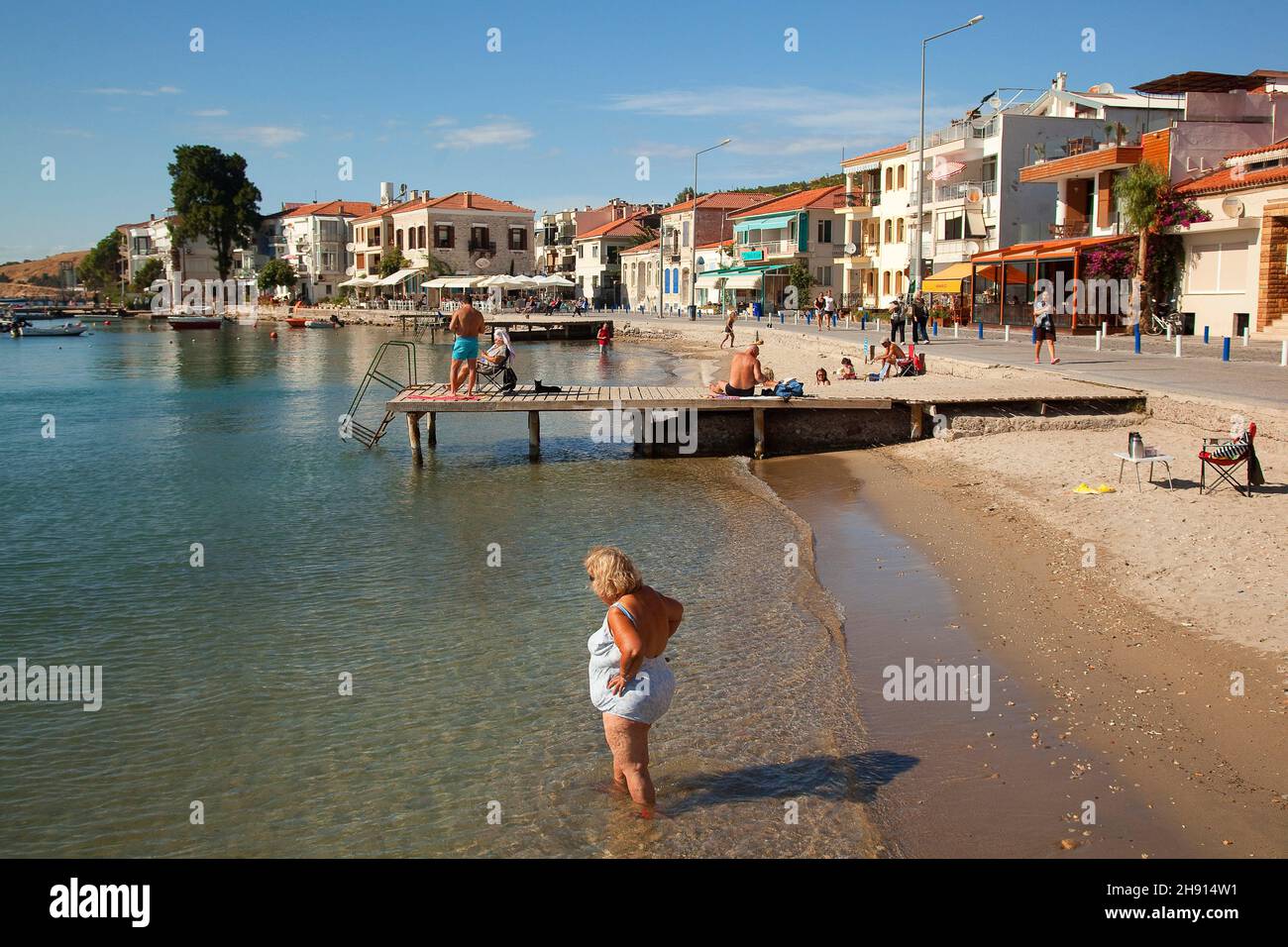 Personnes se faire bronzer sur la plage Banque de photographies et d ...